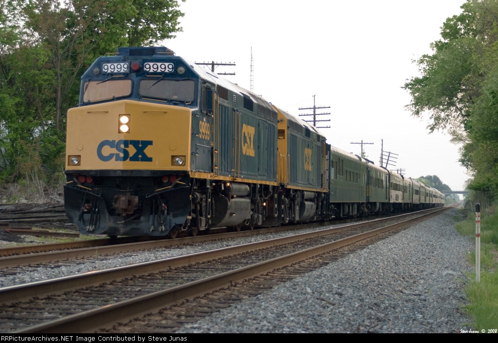 CSX 9999,9993 P910 waits in the siding